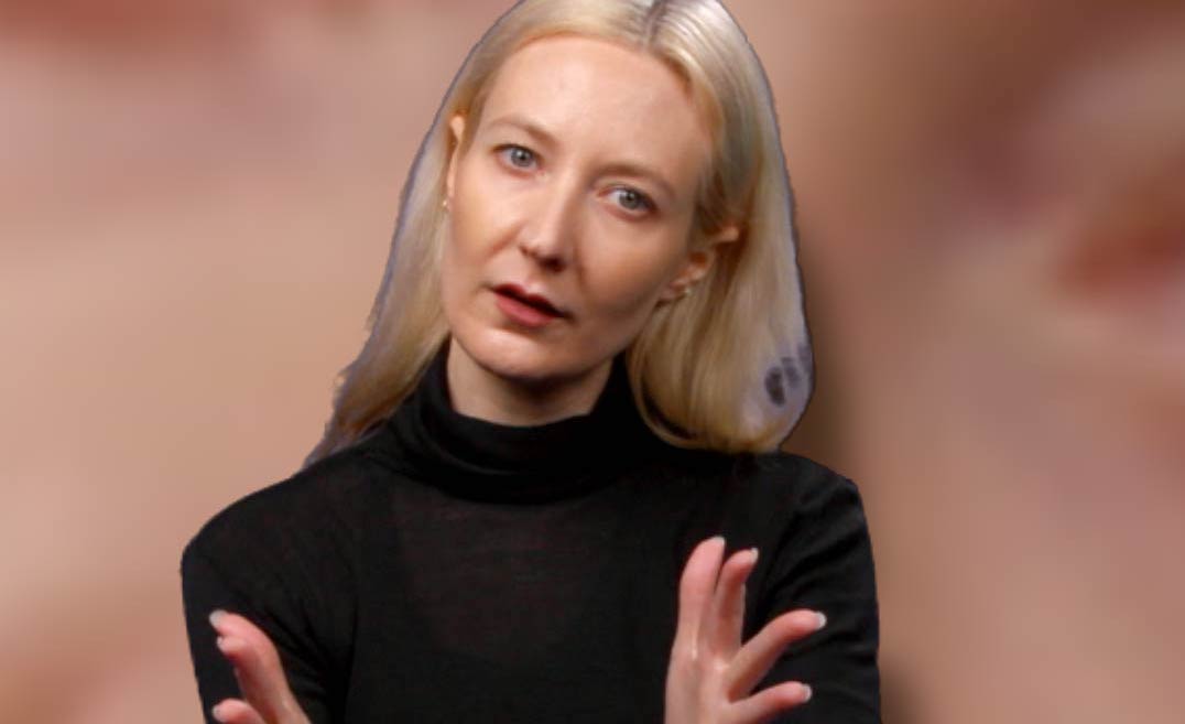 The New York Artist Kinlaw Teaches a Vocal and Body Movement Lesson