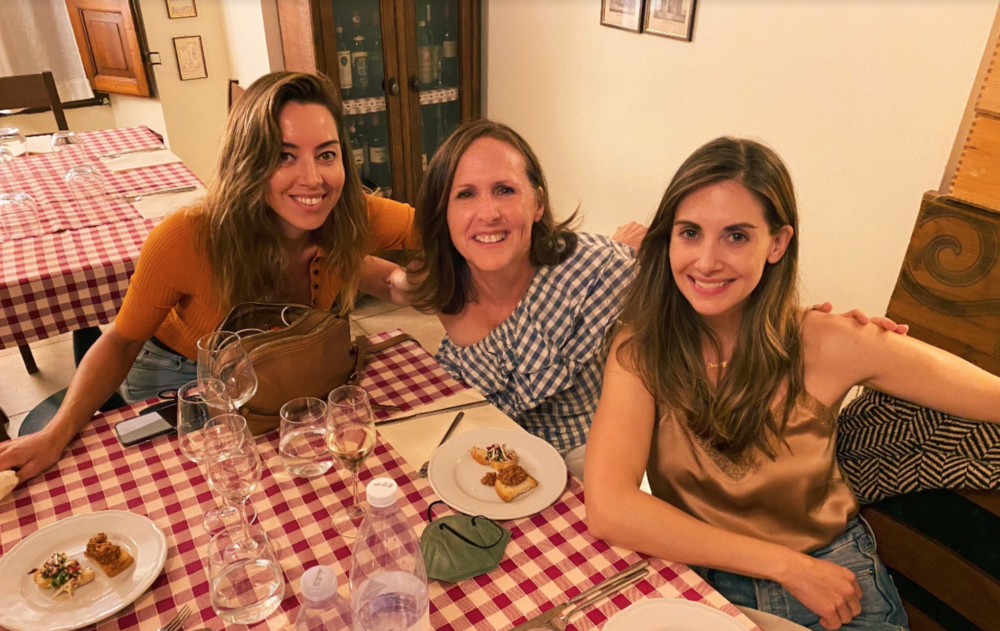 Alison Brie Tells Molly Shannon About Baby Food and Sauna Blankets