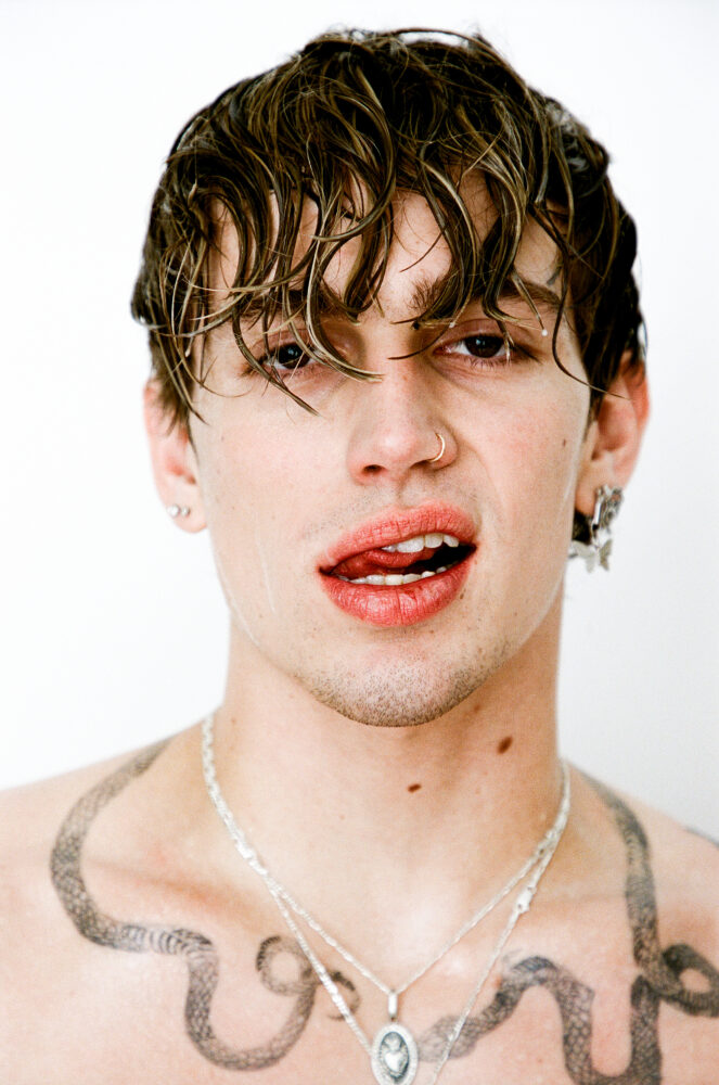 "Hi, I’m Vinnie Hacker, and This Is My Ultimate Sweatpants Review"