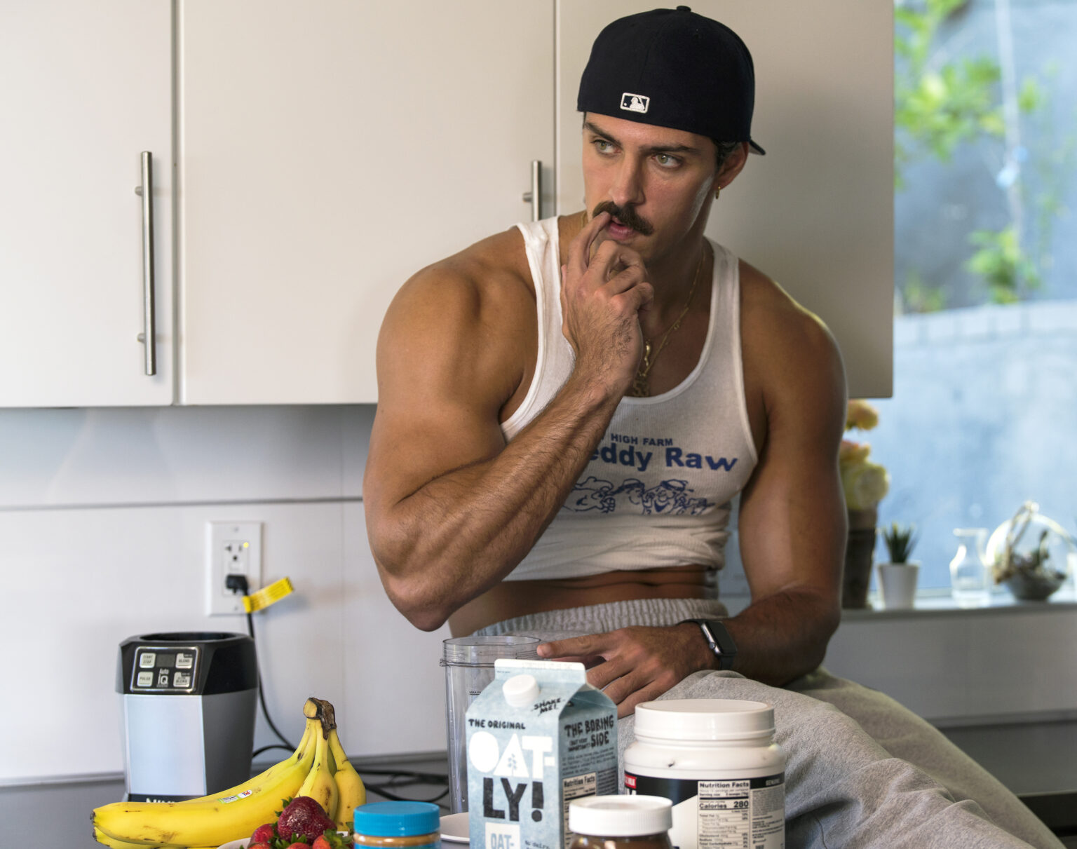 Gymfluencer Steven Kelly Bulks Up