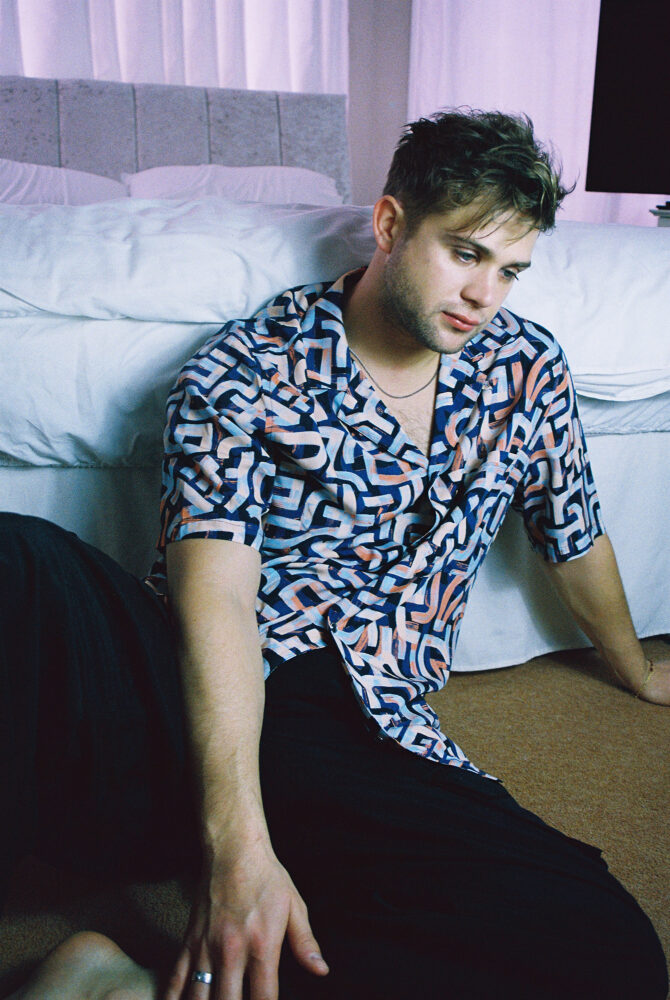 Leo Woodall and Tom Hollander Have a White Lotus Reunion