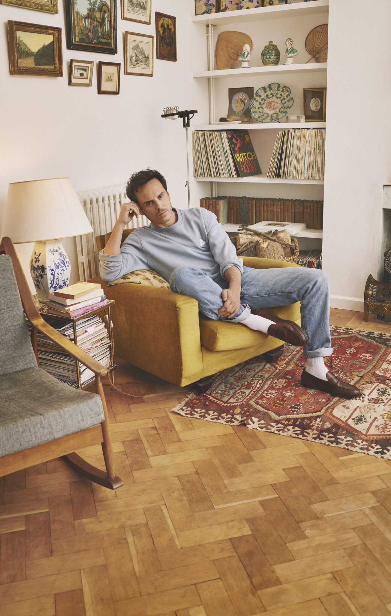 Andrew Scott and Olivia Colman See You Taking Creepshots