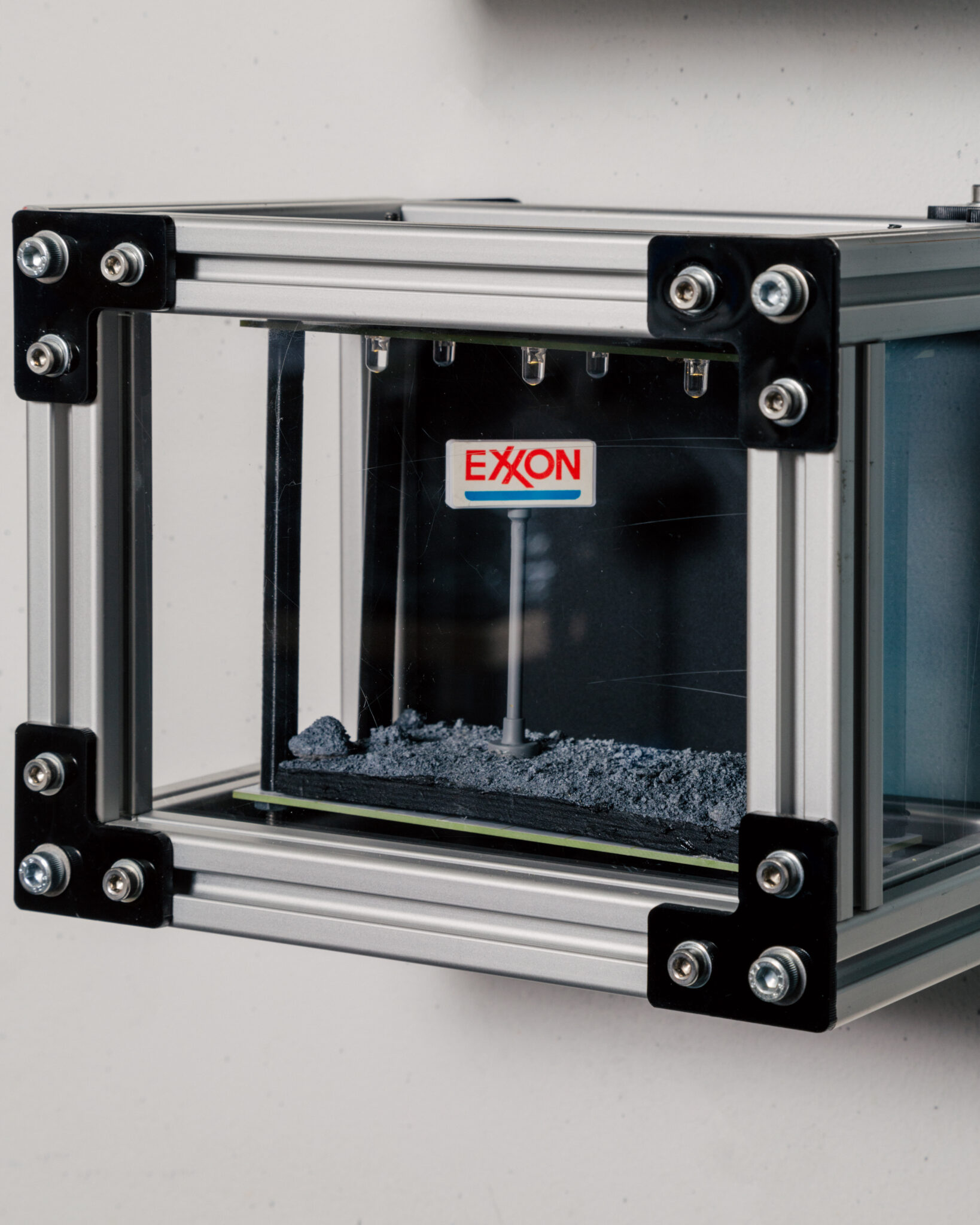 Sculptor Brian Oakes on Fedora Guys and Sorting Machines