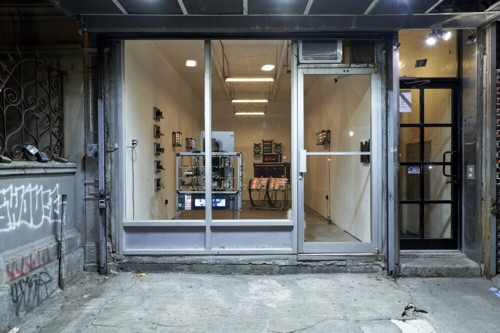 Sculptor Brian Oakes on Fedora Guys and Sorting Machines