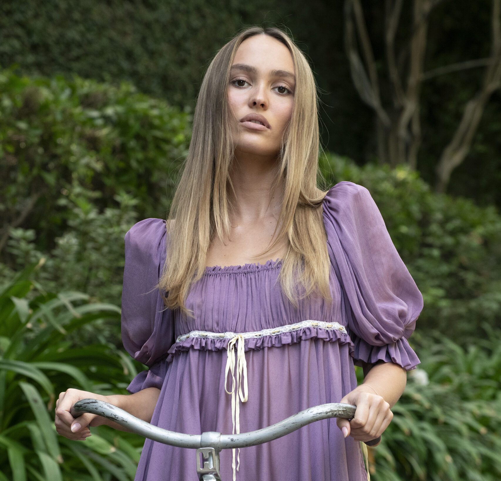 Lily-Rose Depp, by Natalie Portman: “I’m a Sucker for a Crazy Love Story”