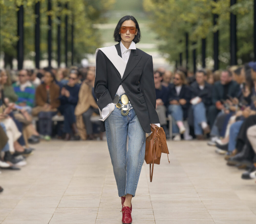 Uma Thurman Reviews Michael Rider's "Breathlessly Beautiful" Celine Show